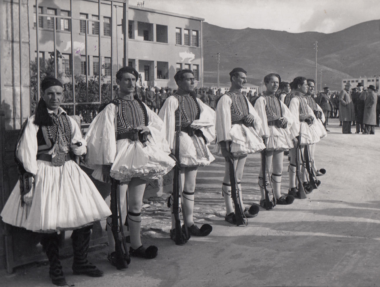 Στην κολυμβήθρα του Σιλωάμ: από τον δοσιλογισμό της Κατοχής στην ...